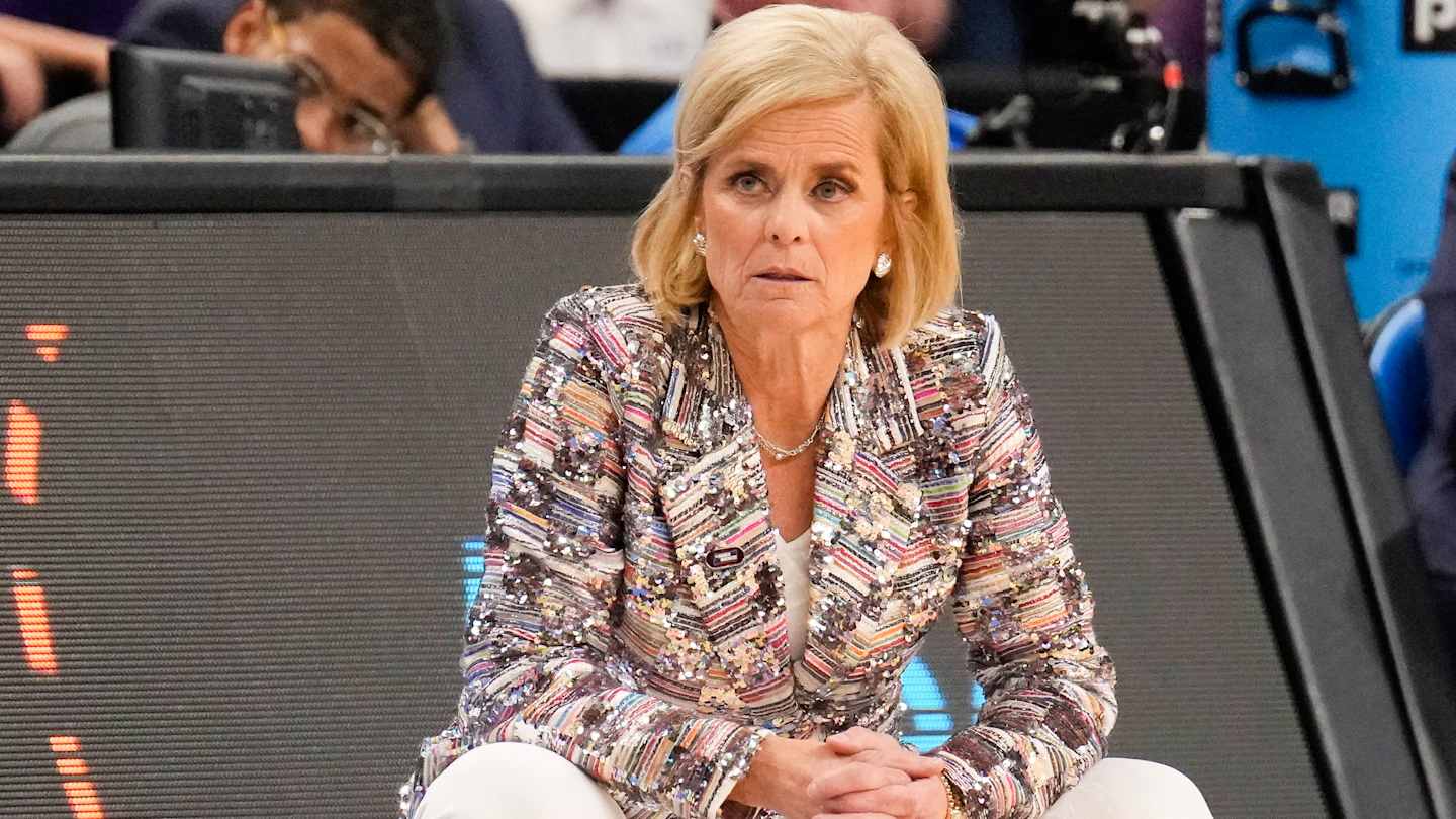 LSU’s Kim Mulkey Breaks Out Another Classic Outfit Ahead of Final Four ...