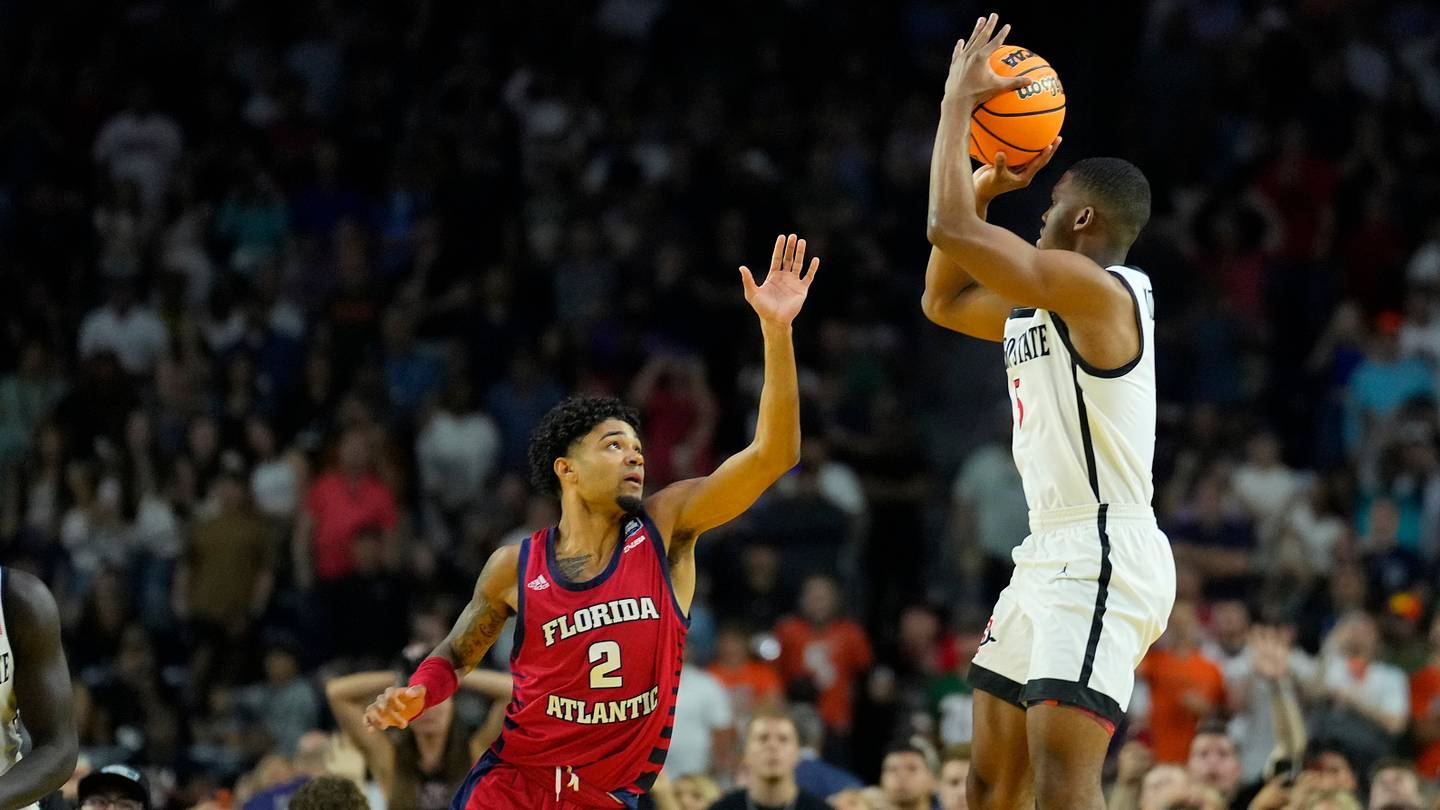 Sports World Reacts to Wild San Diego State Buzzer Beater in Final Four ...