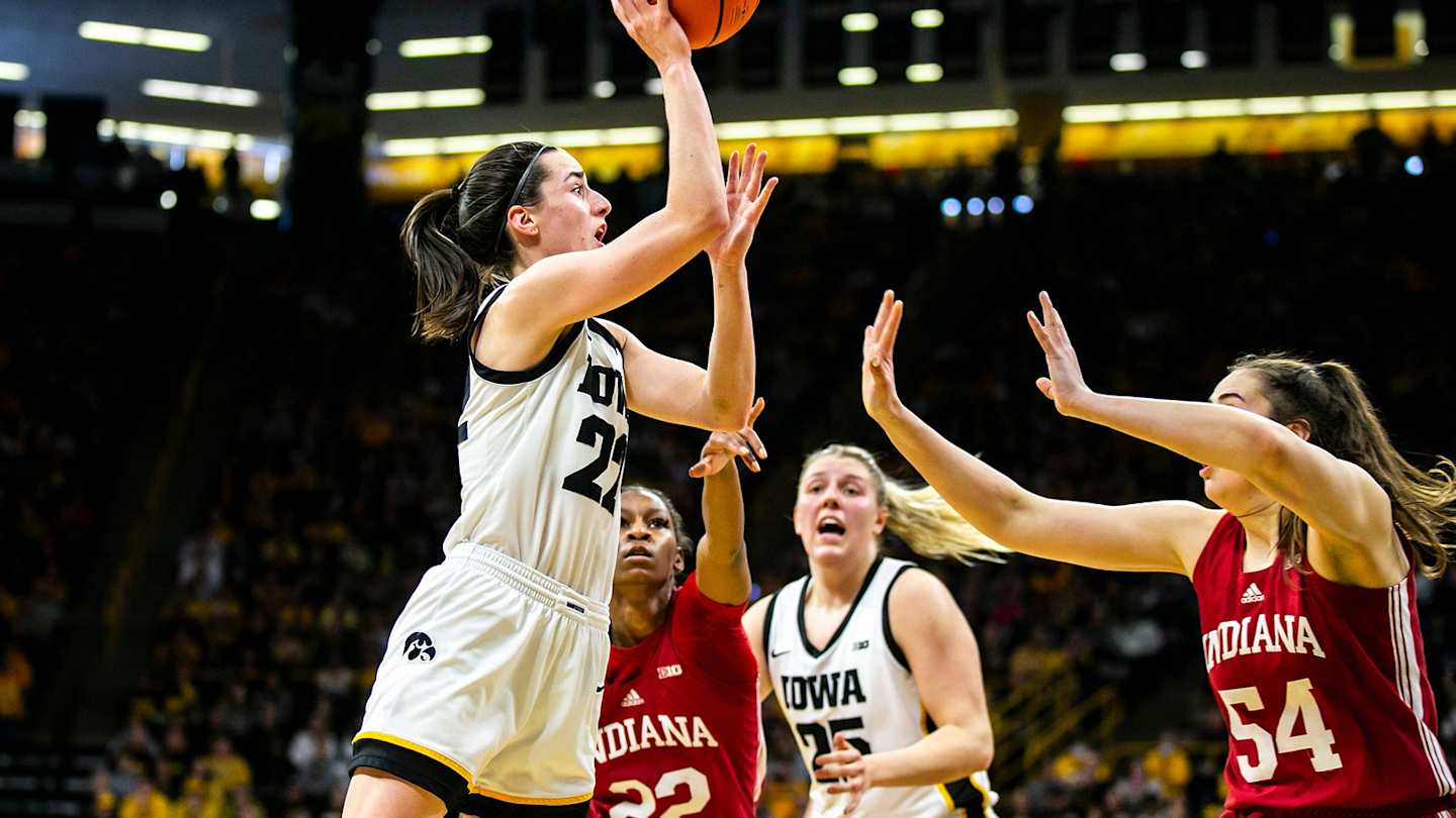 Iowa's Caitlin Clark Wins Wooden Award, Indiana's Mackenzie Holmes Was ...