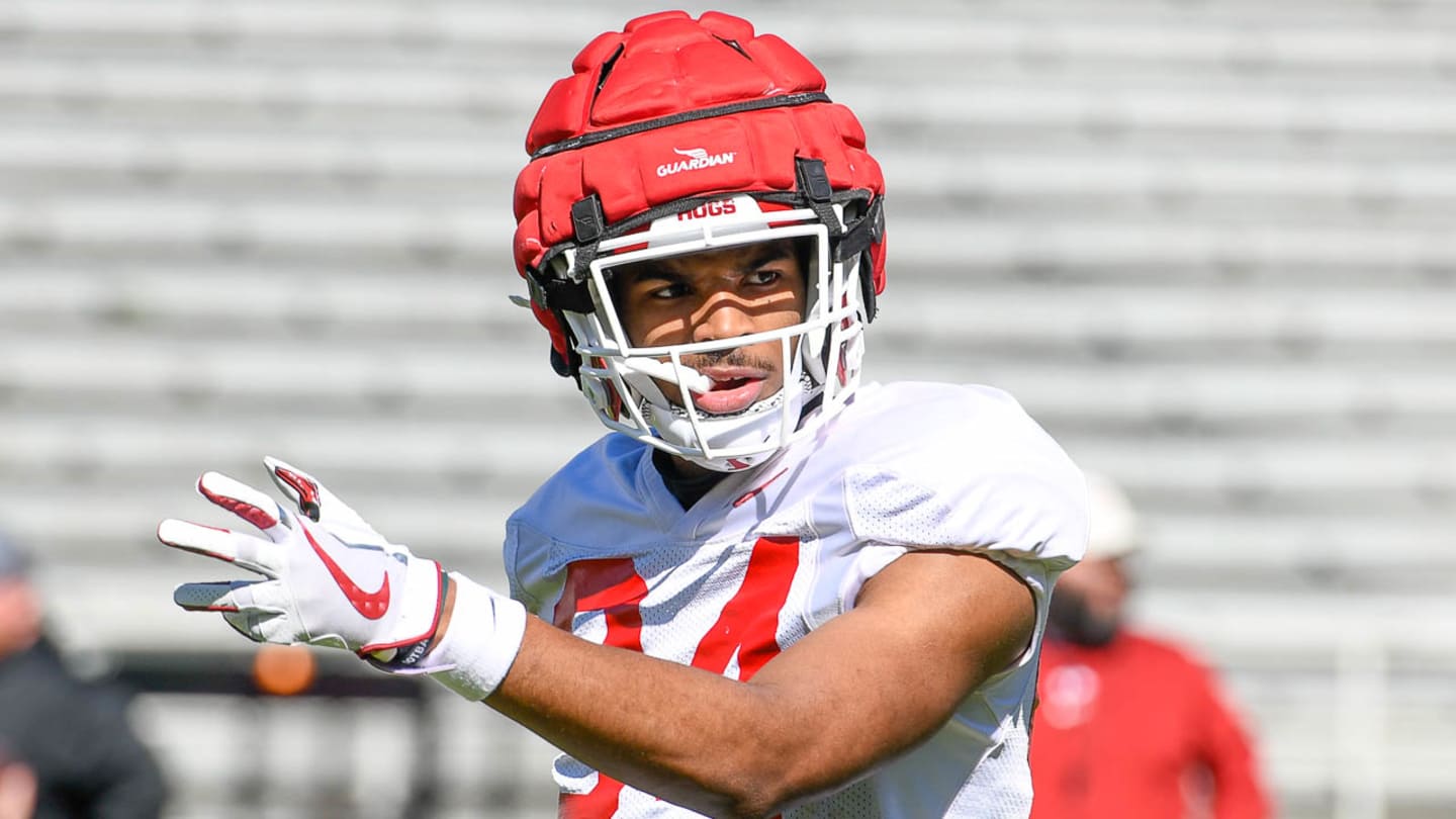 KJ Jefferson has to find 'bailout' receiver for Hogs' offense to work ...