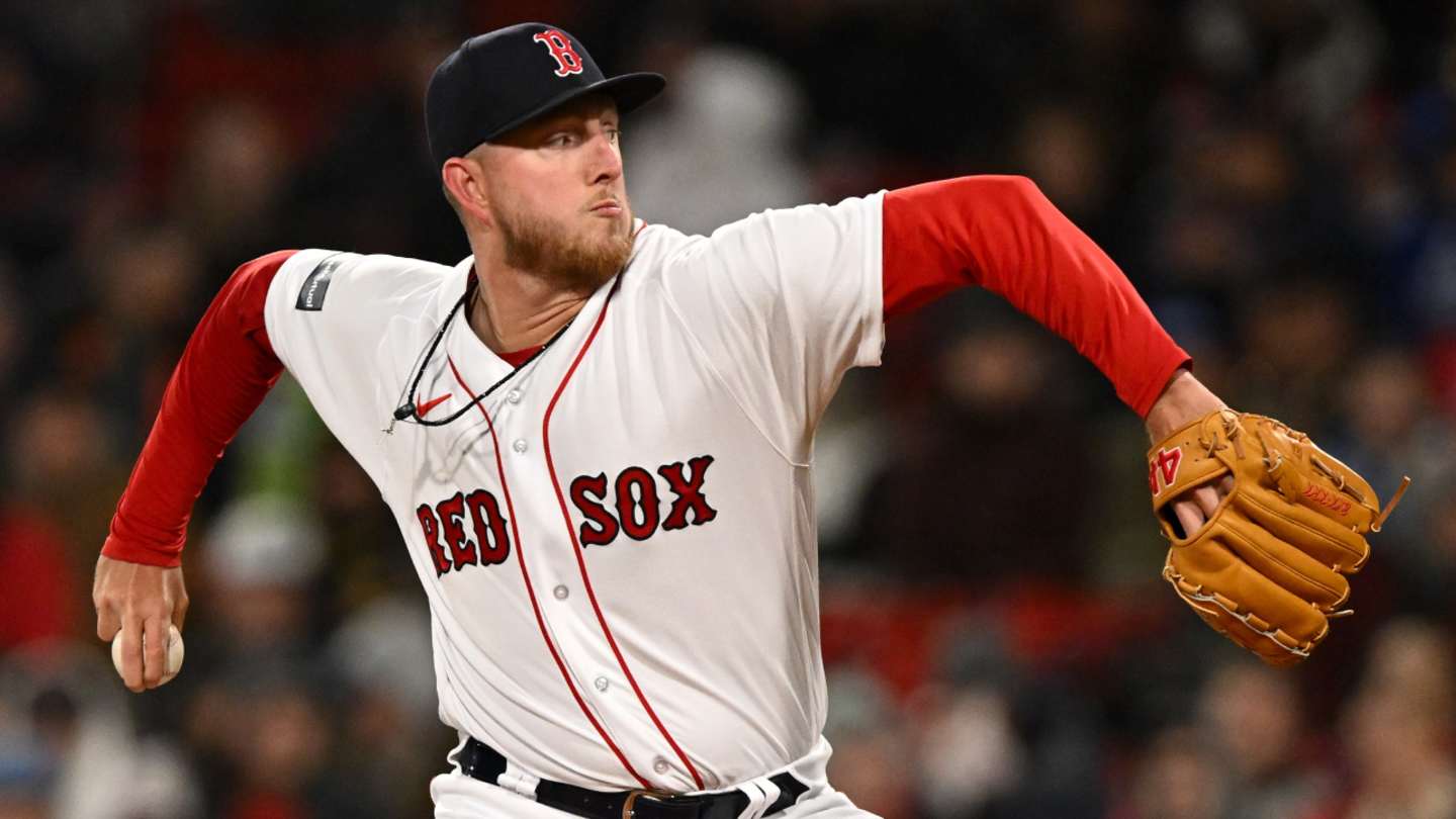 Red Sox’s Zack Kelly Leaves Game in Tears After Suffering Apparent ...