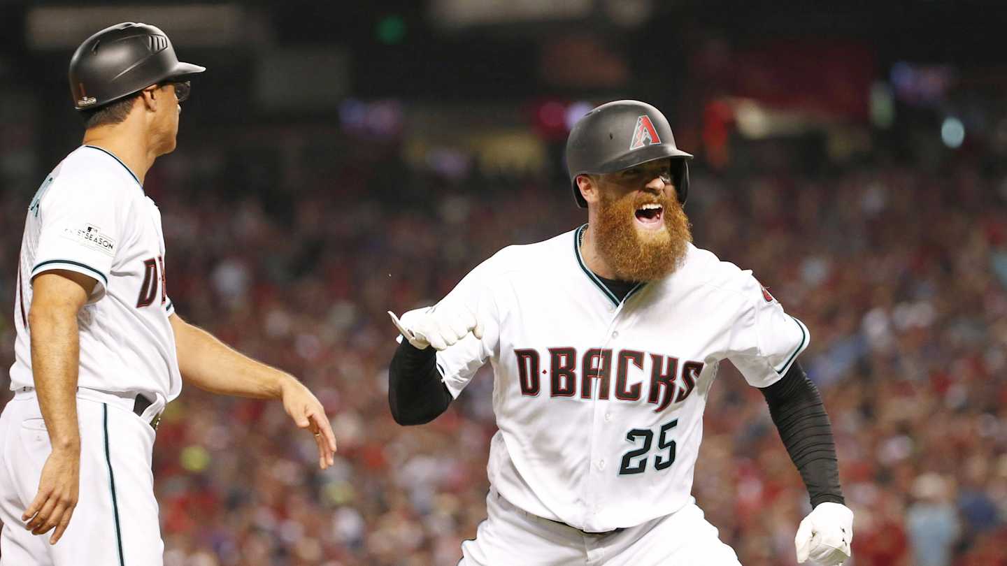 Former Diamondbacks Playoff Hero Inks Minor League Deal with Marlins ...
