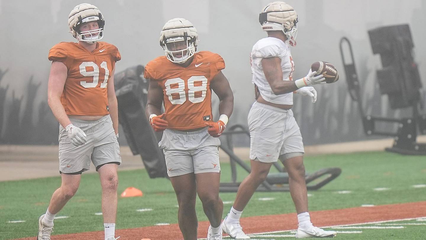 Texas Longhorn DE Barryn Sorrell Reveals Who's 'Been Getting Best Out ...