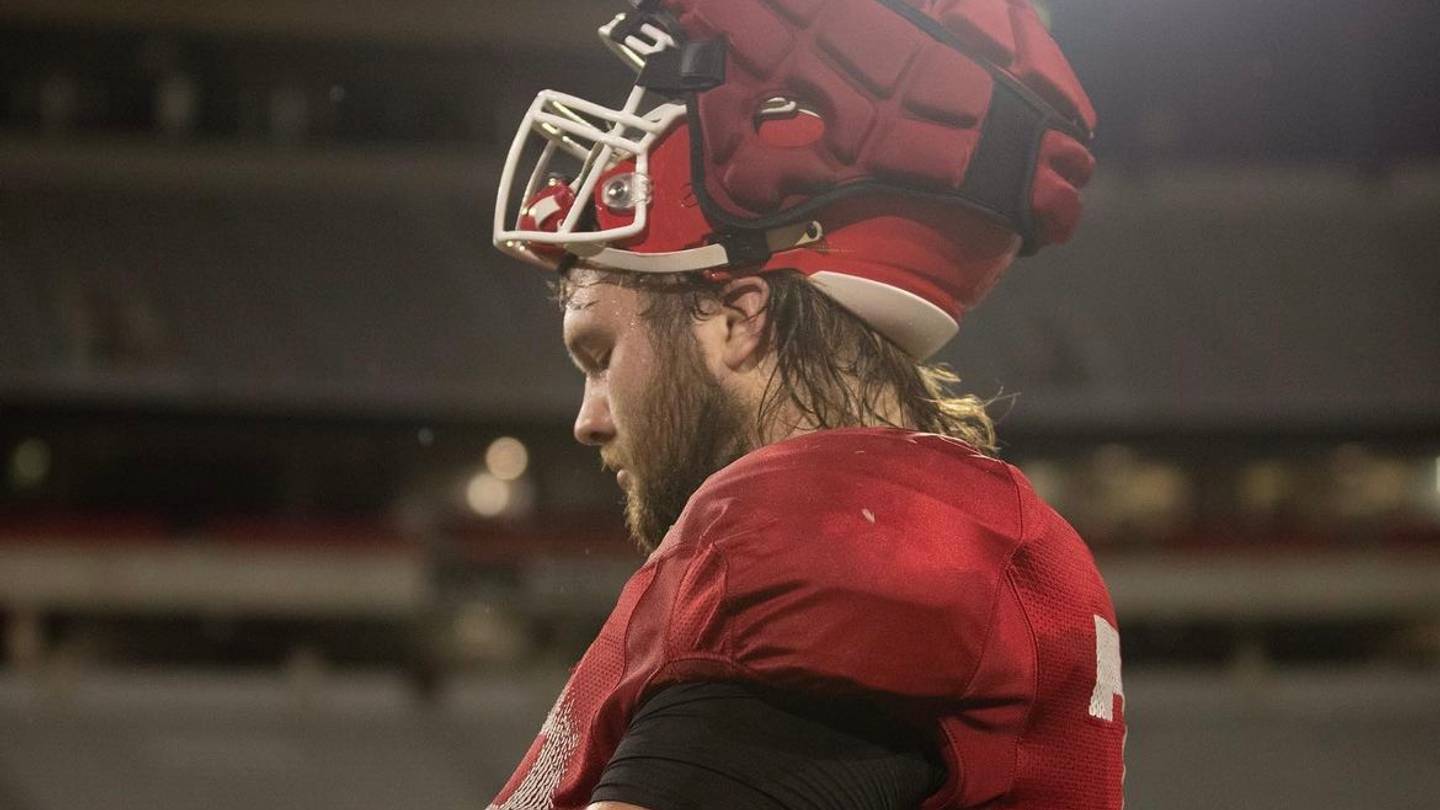 Georgia Football Lineman Weston Wallace Entering the Portal - Sports ...