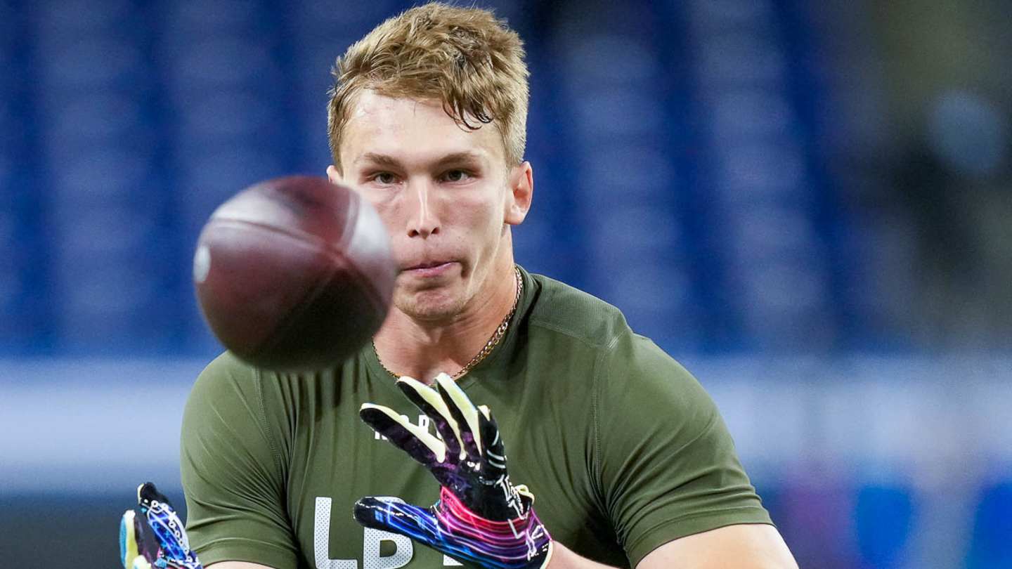 One report has former Razorback linebacker Drew Sanders going to Dallas ...