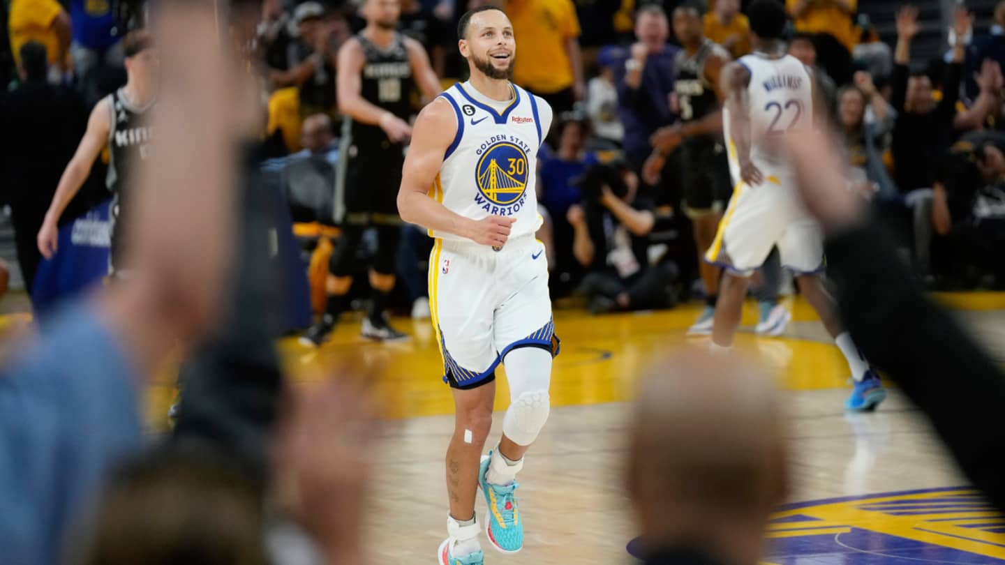 Stephen Curry Nearly Costs Warriors With Late-Game Timeout Gaffe - Sports Illustrated
