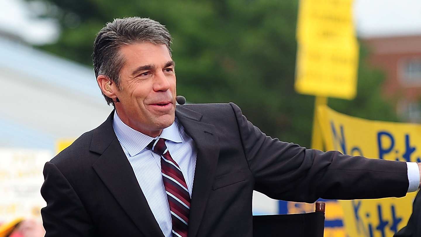 ESPN makes final decision on college football voice Chris Fowler ...
