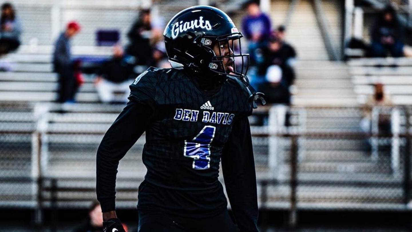 Notre Dame Offers 2025 In-State Cornerback Mark Zackery IV - Sports ...