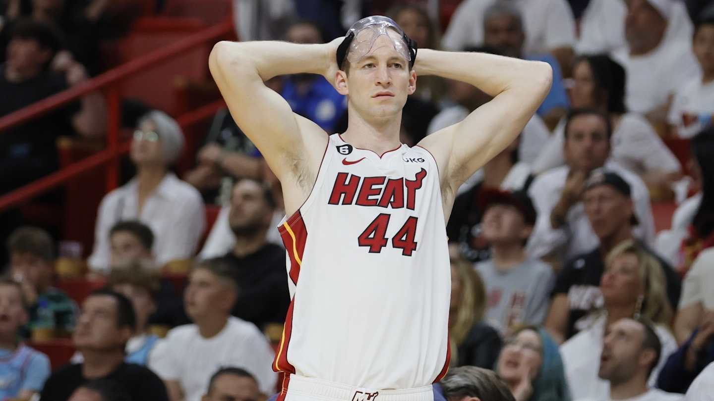 Former Hoosier Cody Zeller Wins Dust-Up With Julius Randle During NBA ...