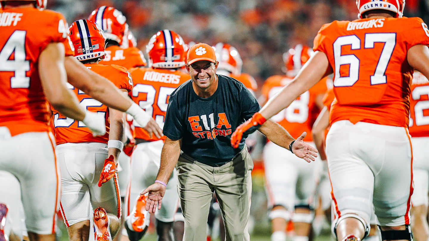 Dabo Disrespect? Clemson fans react to a perceived slight of the Tigers' headman. - Sports ...