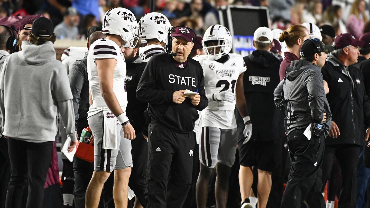 Mike Leach and Hal Mumme's Pure Air Raid Offense: Formations, The Color ...