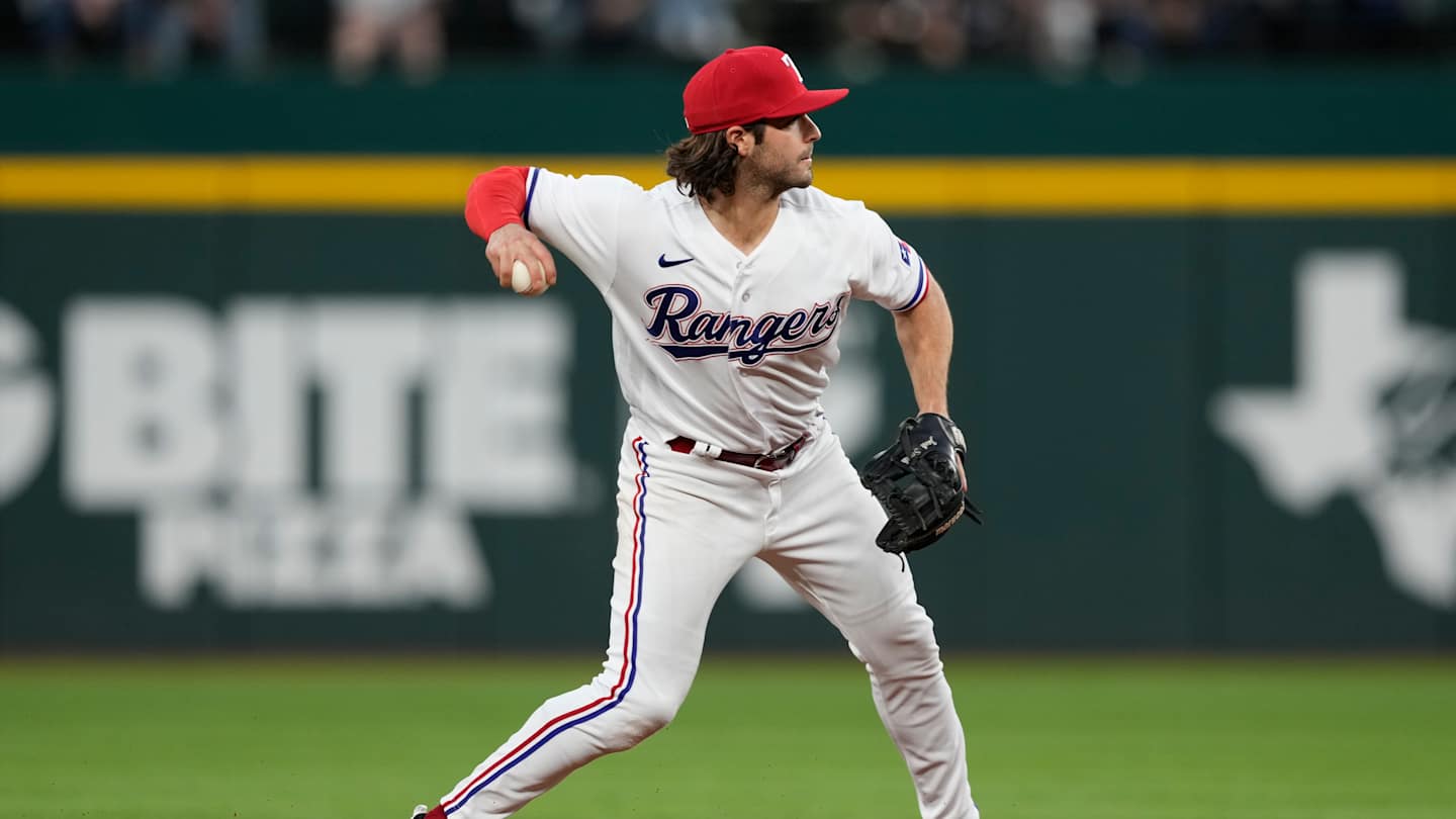 Watch: Texas Rangers 3B Josh Smith Makes Great Catch in Foul Territory ...