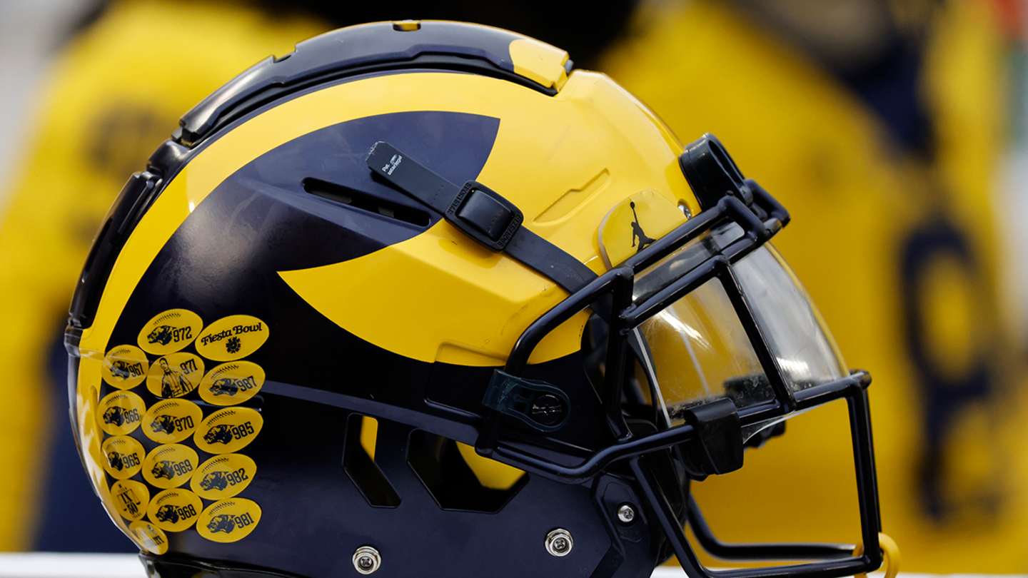 Michigan Staffer Connor Stalions Seen Relaying Signals on Sideline of ...