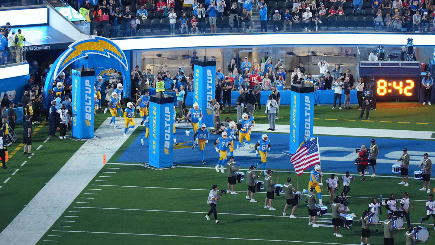 Chargers Coach Expects His Linebackers to Dominate Every Play - Sports ...