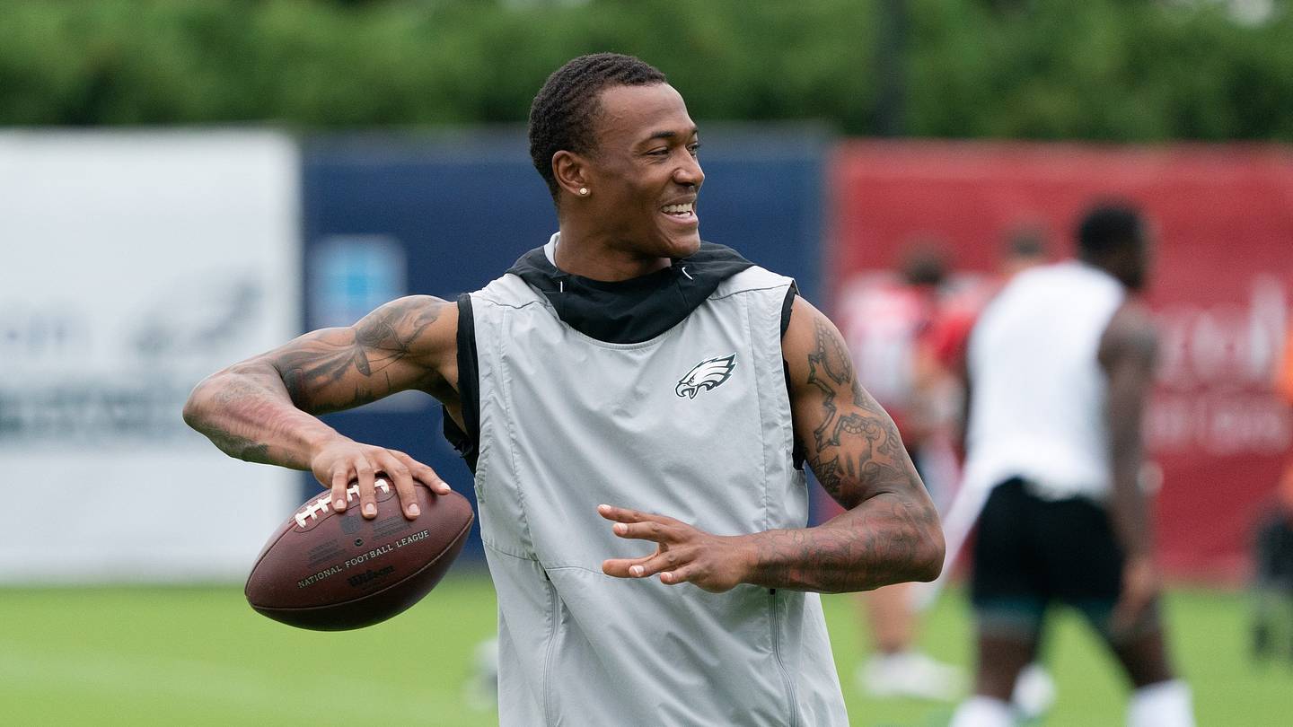Philadelphia Eagles WR DeVonta Smith Ready for Celebrity Softball Event ...