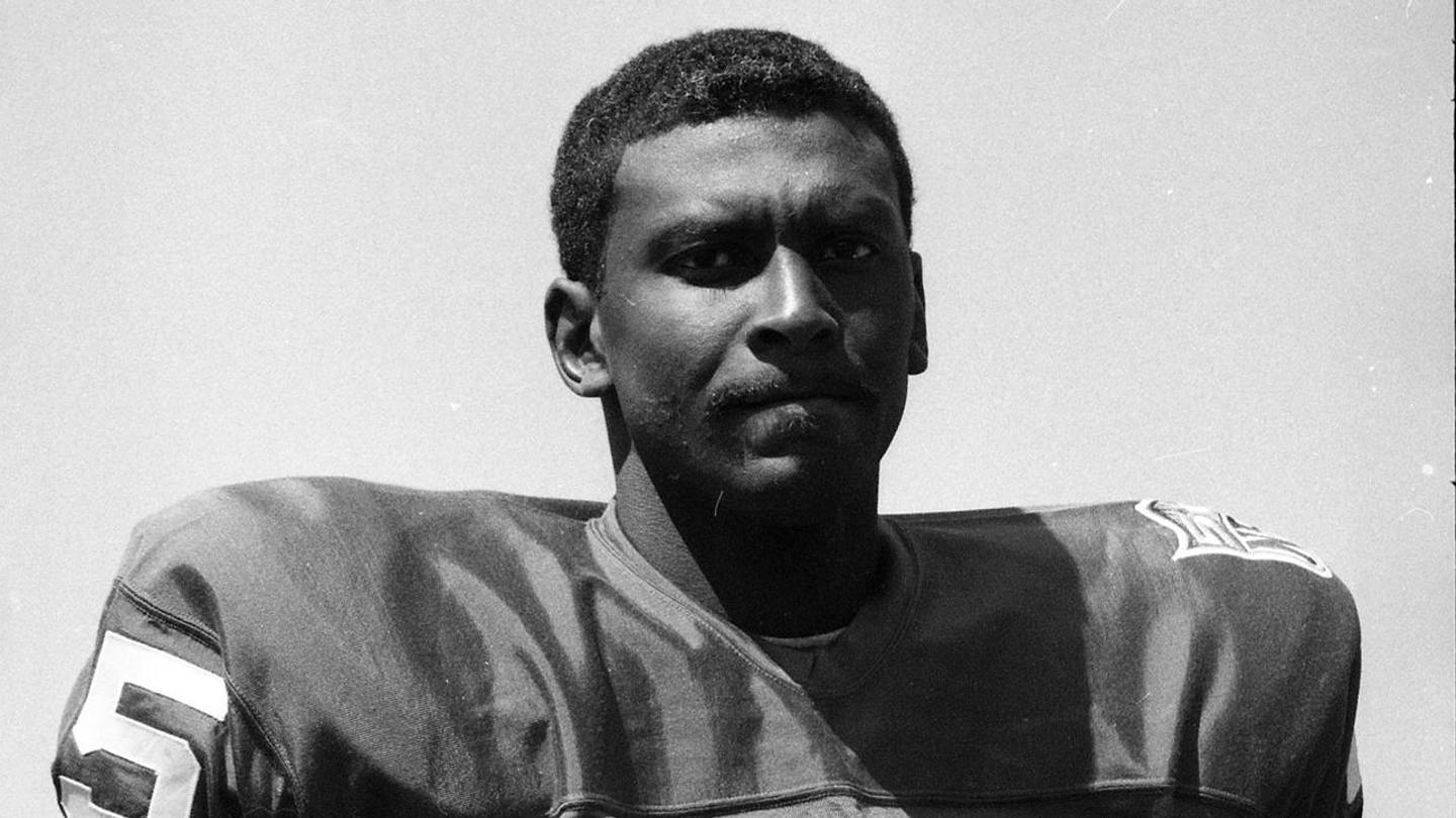 Homer Jones, First NFL Player to Spike Football After TD, Dies at 82 ...