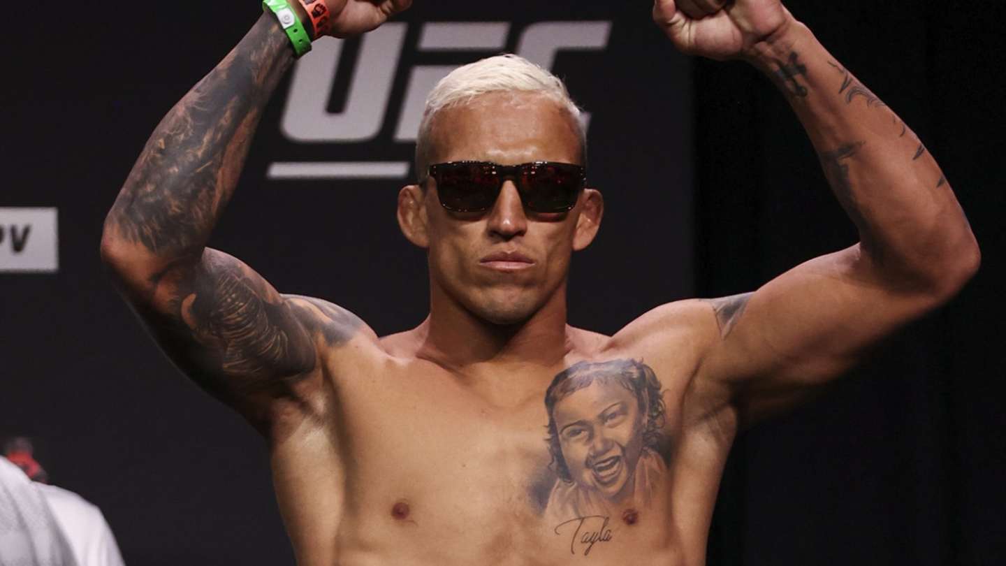 Charles Oliveira Names his MMA Protégé: "I Have a Huge Purpose for Him ...