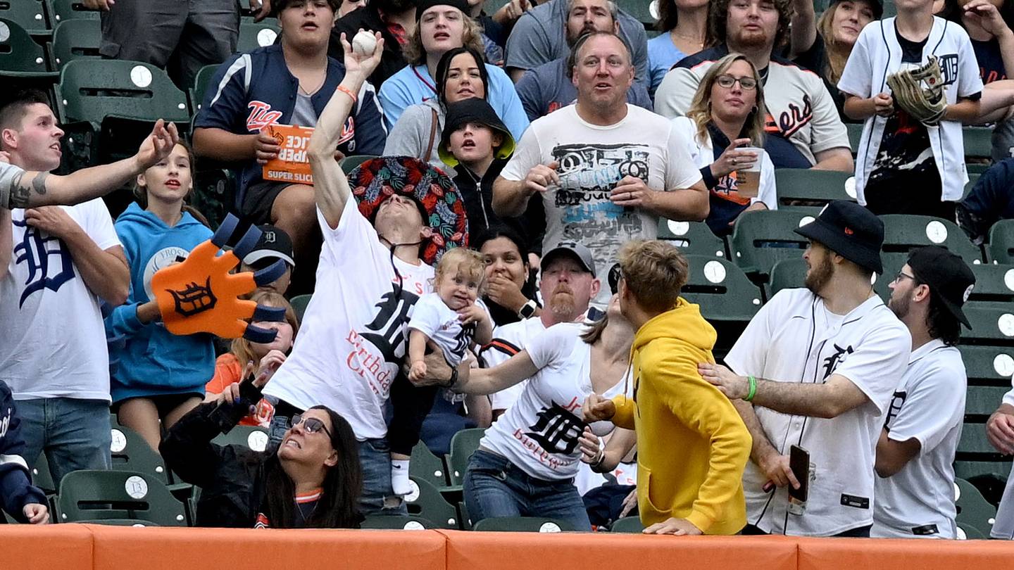 MLB Fan Makes One-Handed Snag on Home Run Ball While Holding Baby ...