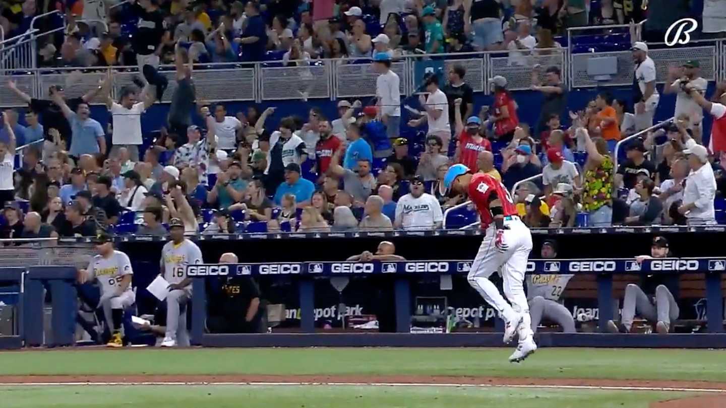 Marlins: Luis Arraez does big bat flip after home run vs. Pirates ...