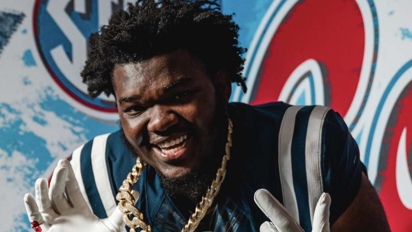 Ole Miss Rebels 2024 OT Target Jac'Qawn McRoy Commits To Oregon Ducks ...