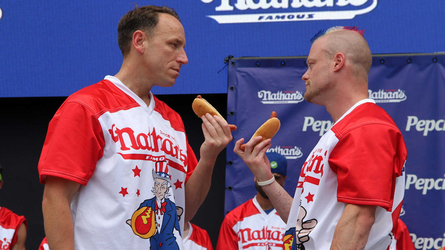 Joey Chestnut wins eighth straight Nathans Hot Dog Eating contest ...