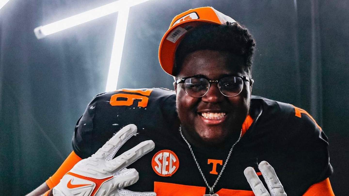 Bennett Warren Commits To Tennessee Football - Sports Illustrated ...