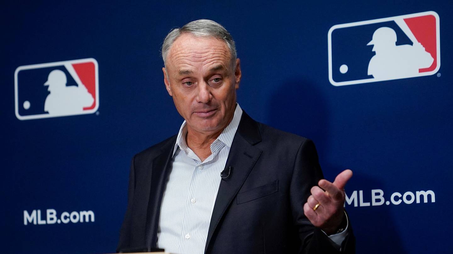 Rob Manfred Got Booed Mercilessly at the MLB Draft, and Fans Had Jokes ...