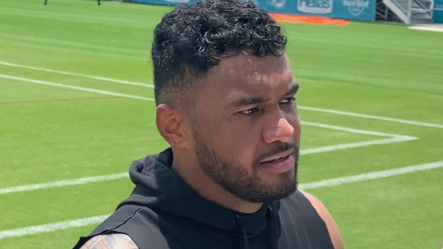 Tua Tagovailoa's sleeve tattoo continues to grow, just like his body ...