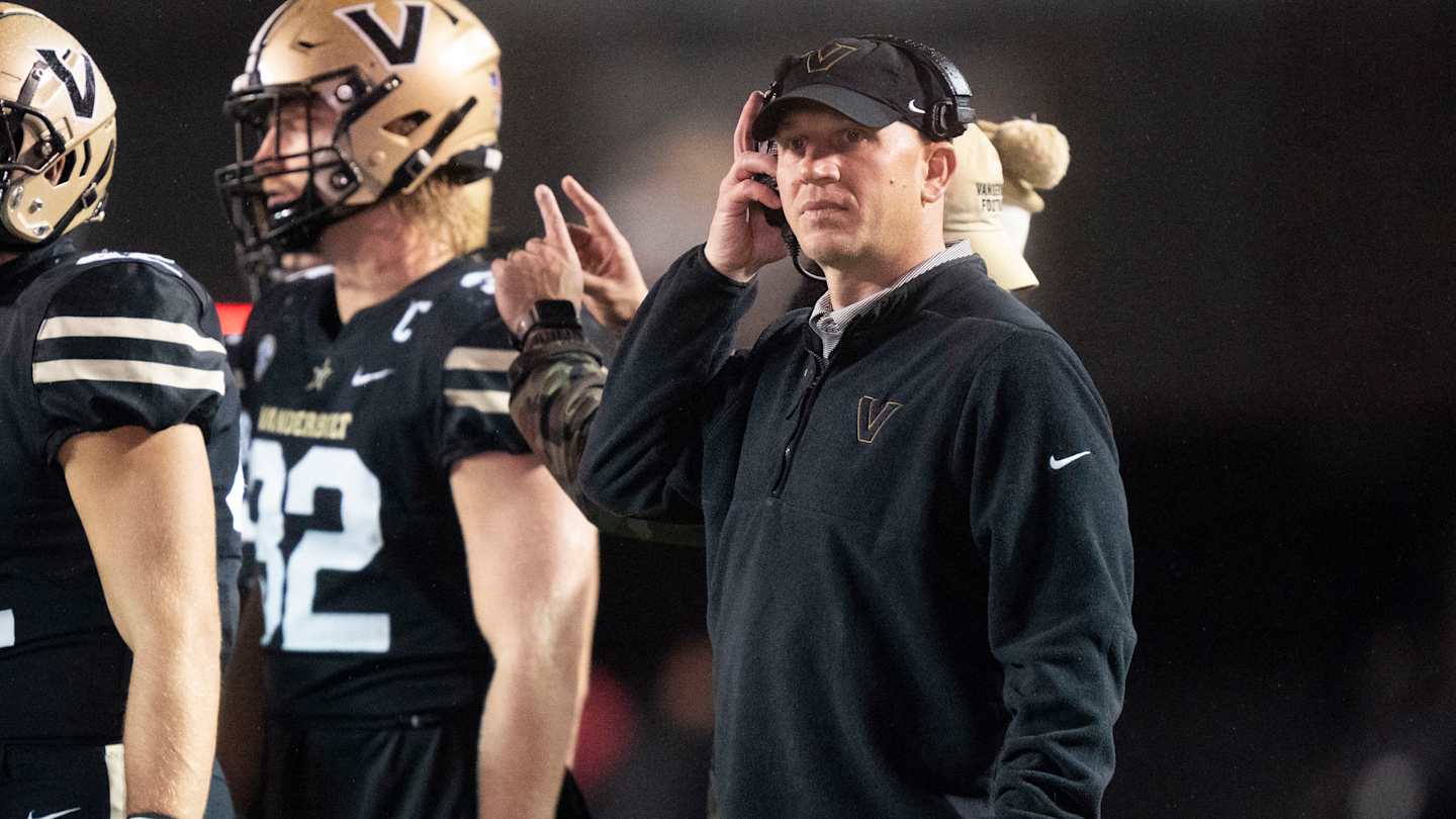 Clark Lea Contract: Vanderbilt Signs Football Coach to Extension ...