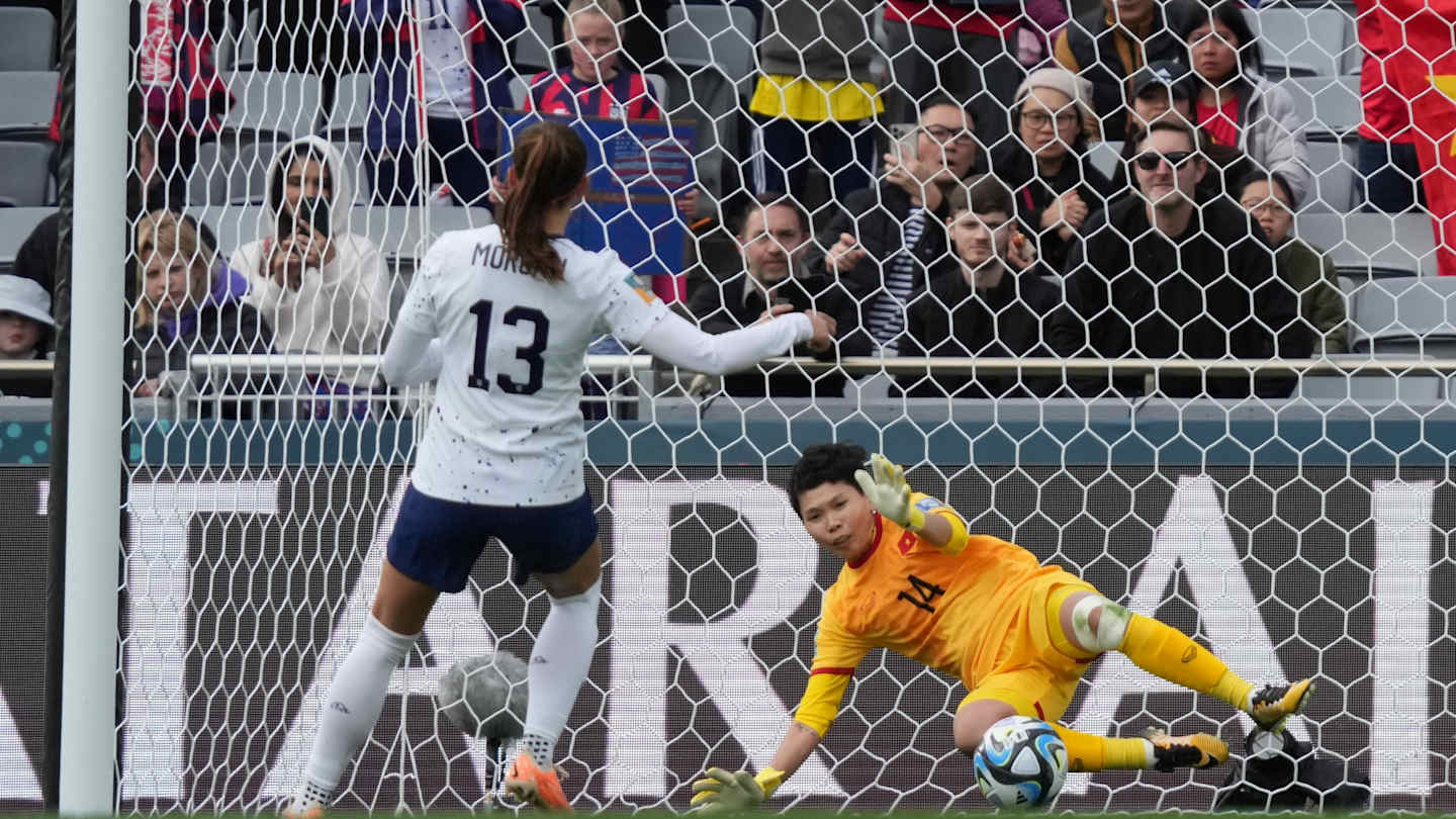 Alex Morgan Gets an Assist, Misses Penalty Kick in USA World Cup Win ...