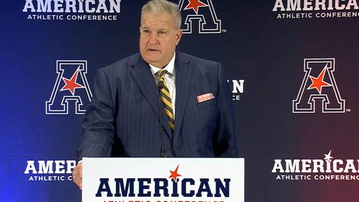 Charlotte Football Coach Upset With Media Over Three-Question Press ...