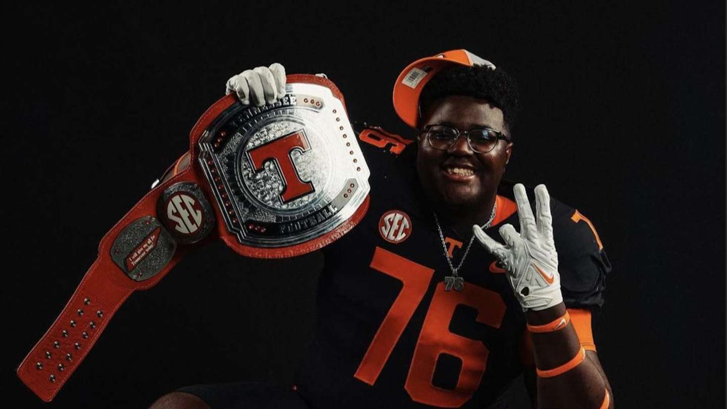 Bennett Warren Signs With Tennessee Football - Sports Illustrated ...