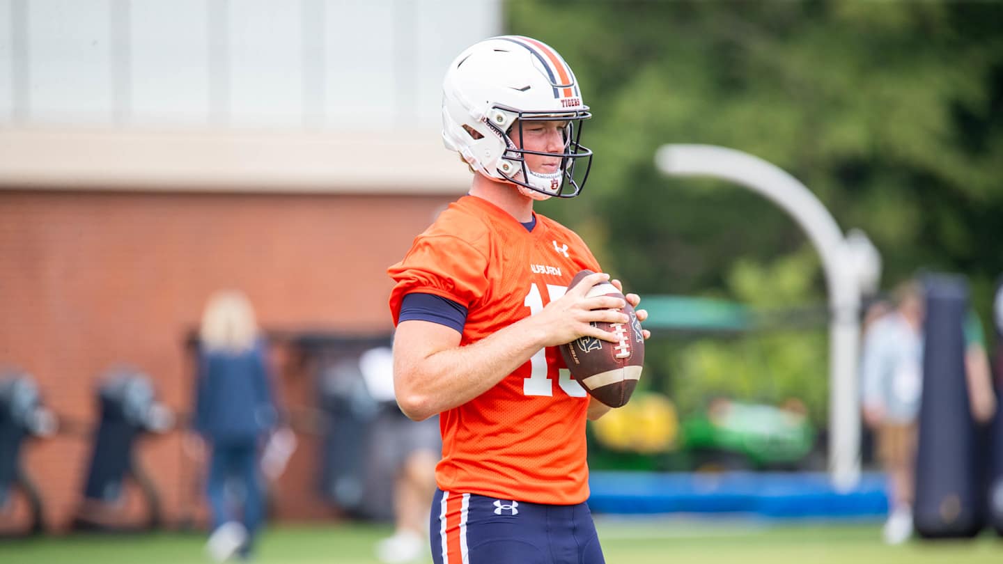 WATCH: Auburn football quarterback Hank Brown runs third-team offense ...