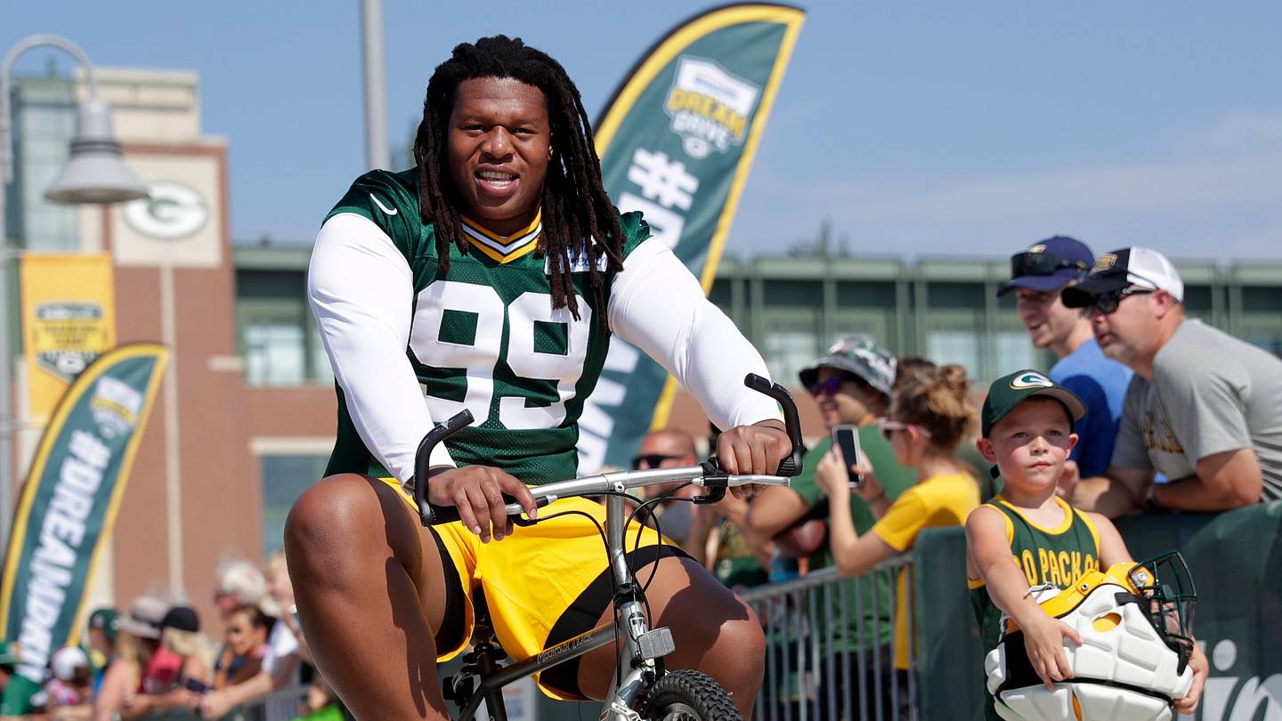 After Not Playing as Rookie, Jonathan Ford Fights for Role on Packers ...
