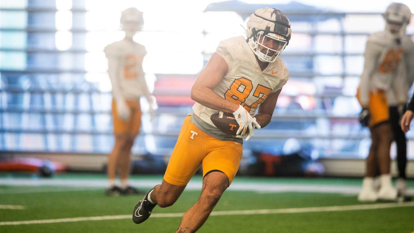 Jacob Warren Named To Mackey Award Watch List For Tennessee Football ...