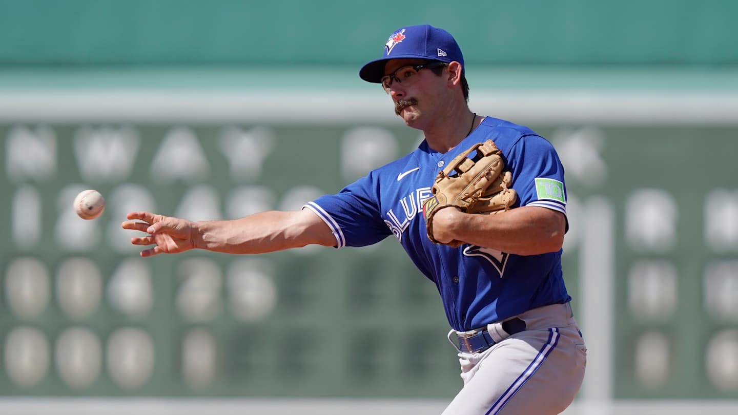 Blue Jays' Davis Schneider shares story behind unusual glove - Sports ...