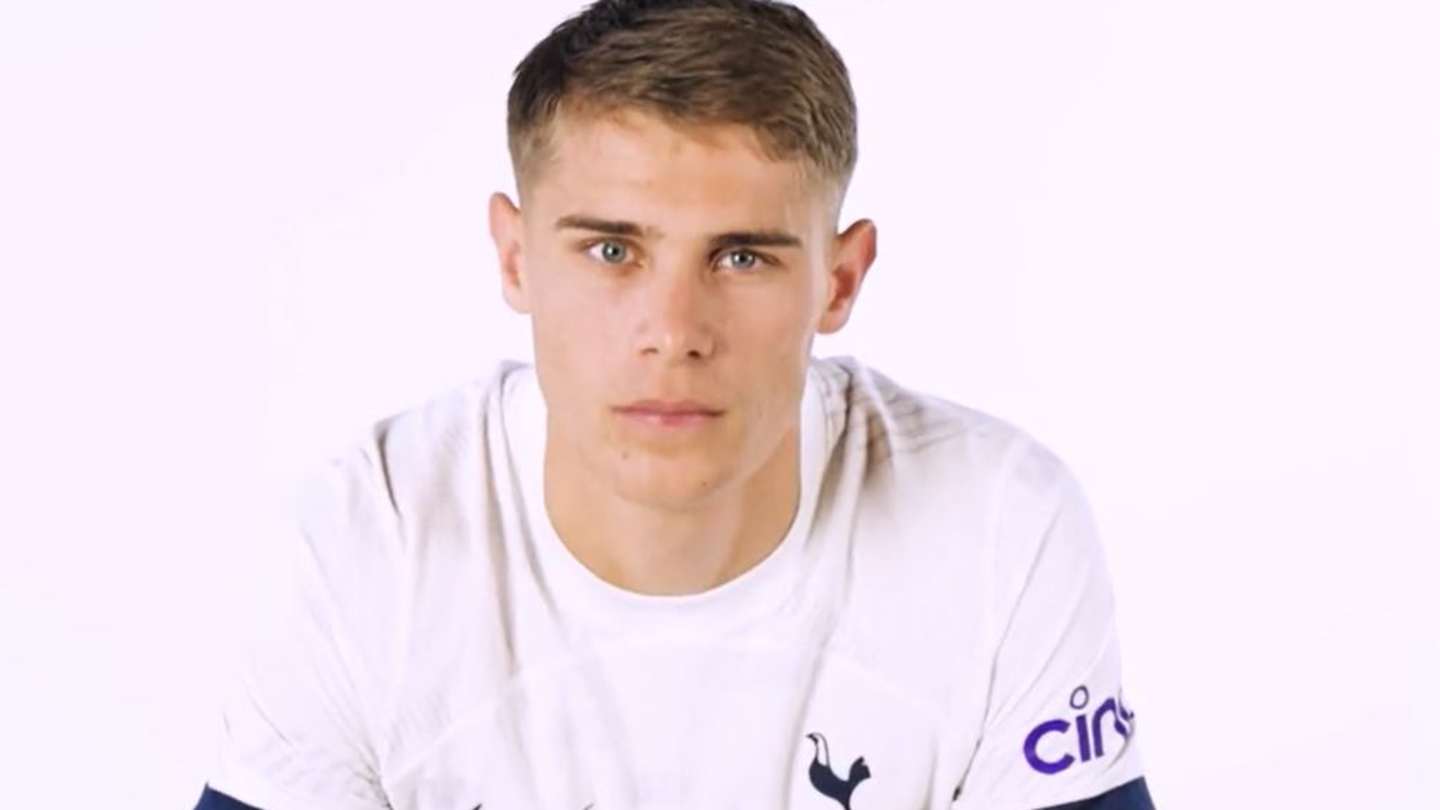Micky van de Ven squad number revealed as he joins Tottenham - Futbol ...
