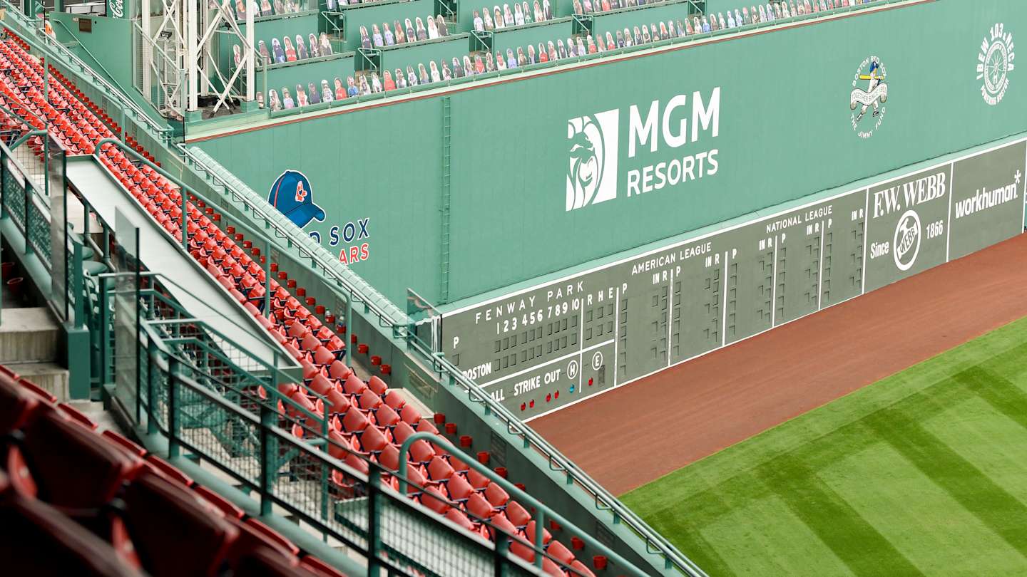 Line Drive Gets Stuck Inside Green Monster Light Bulb During Red Sox ...