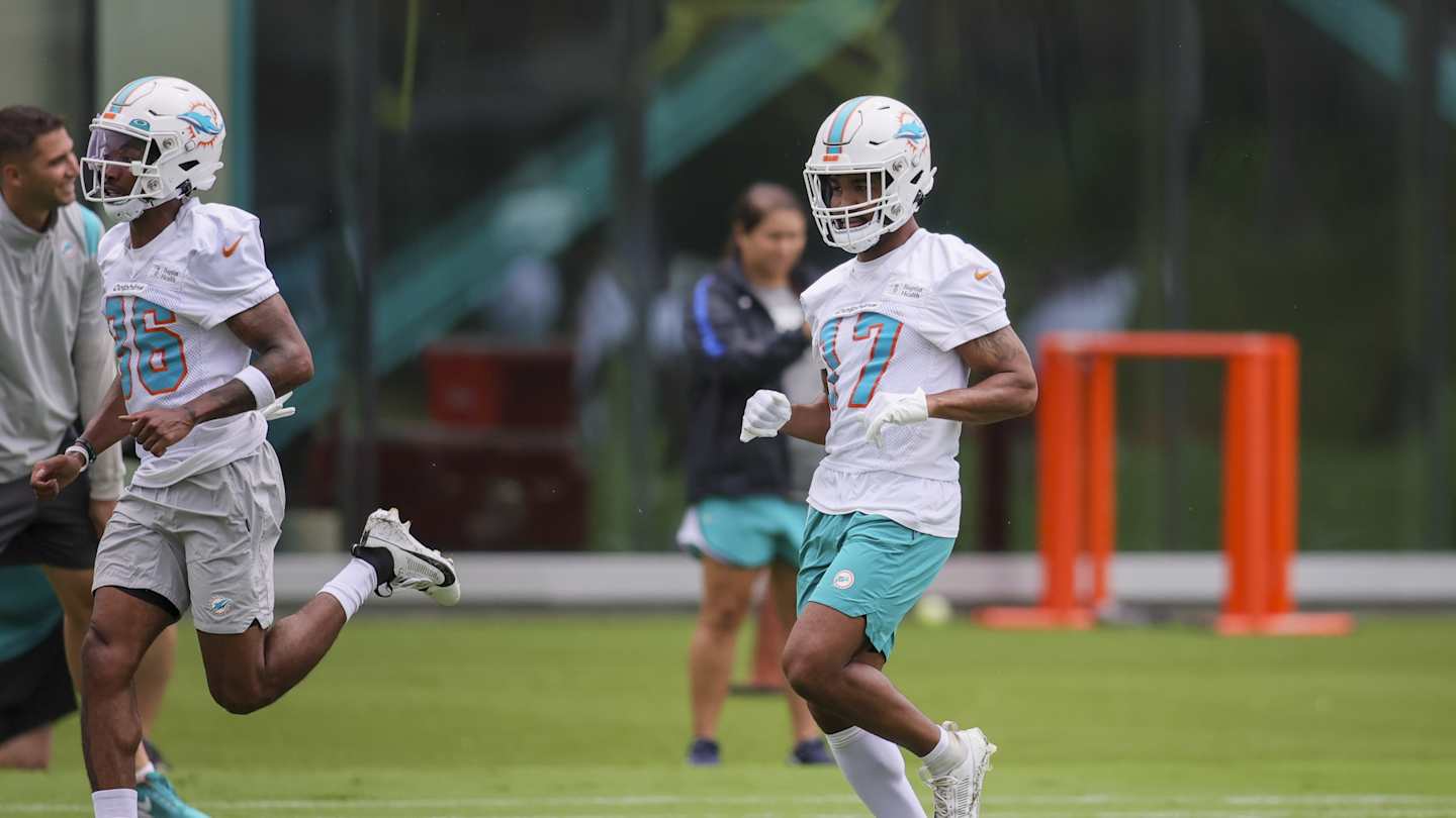 Jaylen Waddle Headlines Long List of Miami Dolphins Injuries - Sports ...