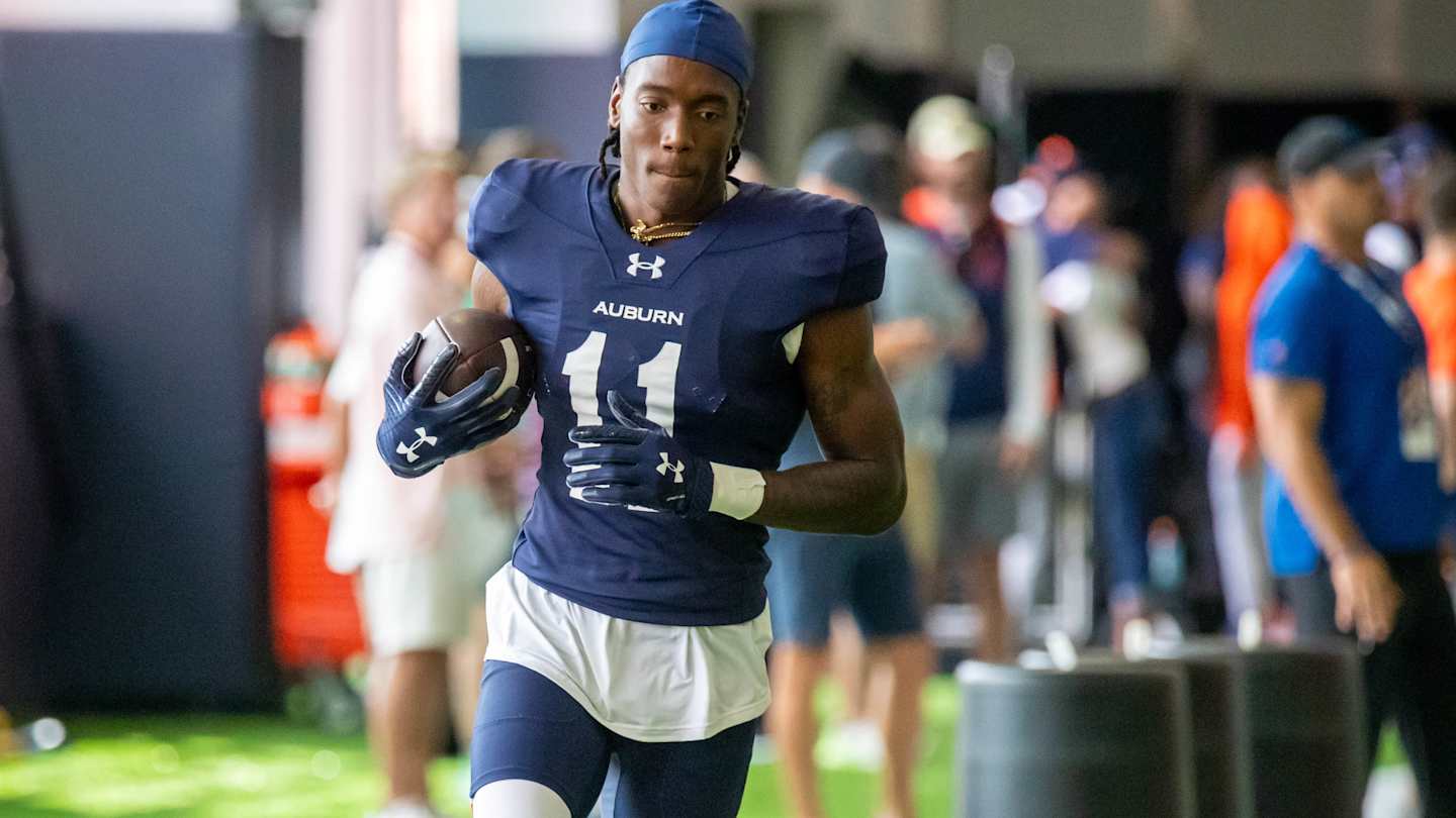 WATCH: Shane Hooks made a highlight reel catch for a touchdown in the ...