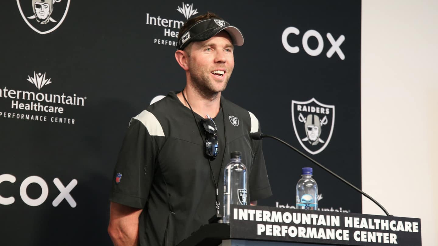 Las Vegas Raiders' Bo Hardegree talks Derek Carr, Davante Adams, and ...
