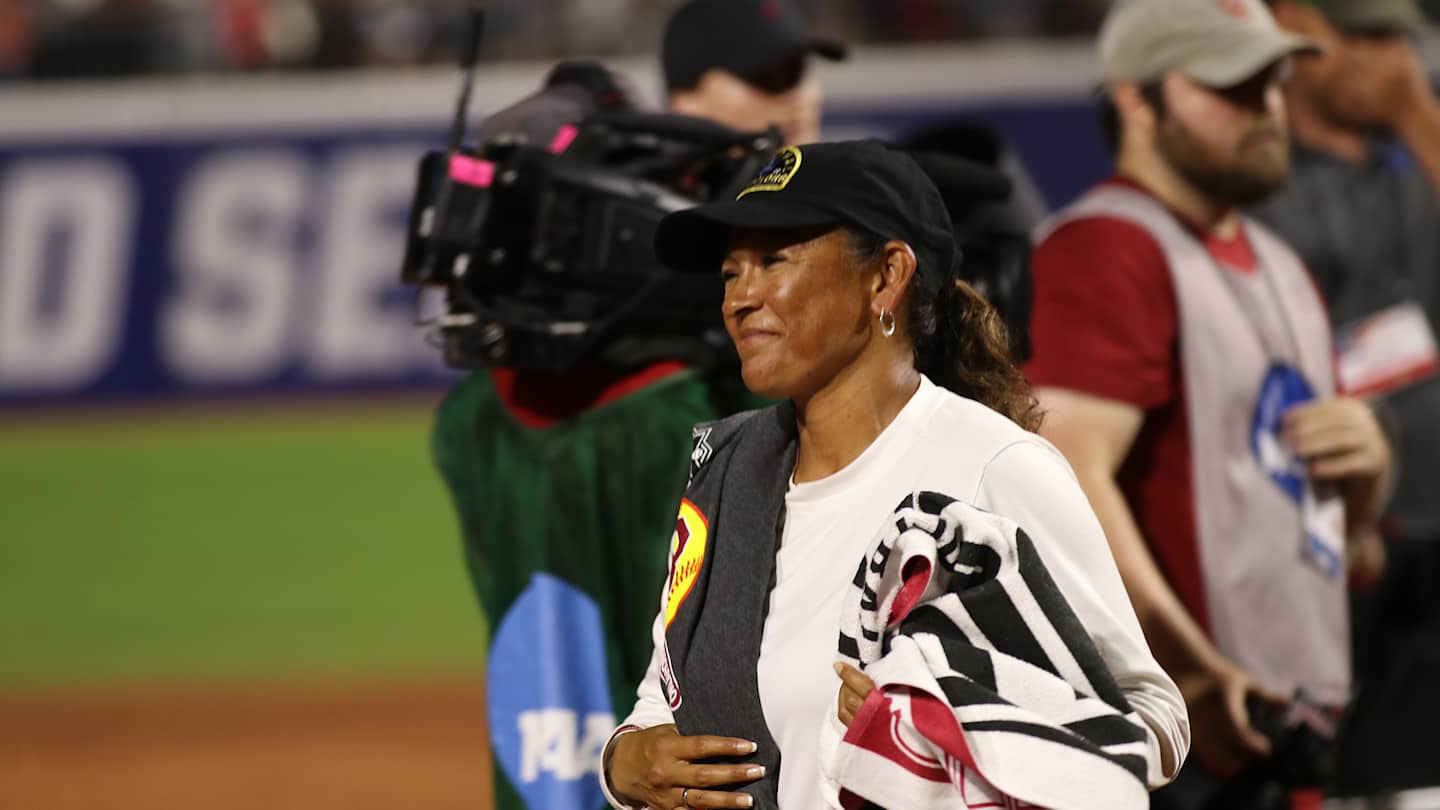 OU Softball: Oklahoma Assistant Jennifer Rocha Wins National Award ...