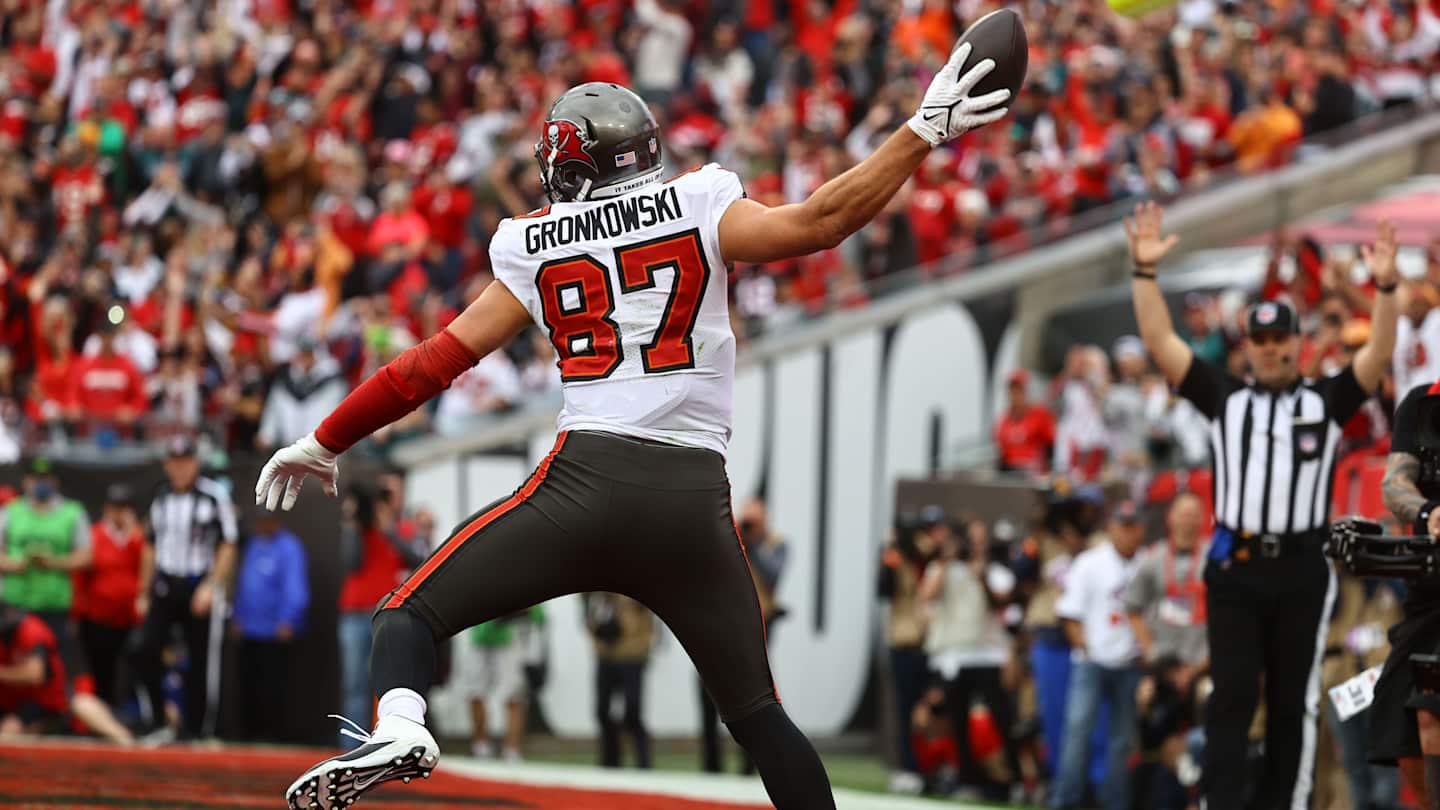 Rob Gronkowski Announces His Retirement - Sports Illustrated