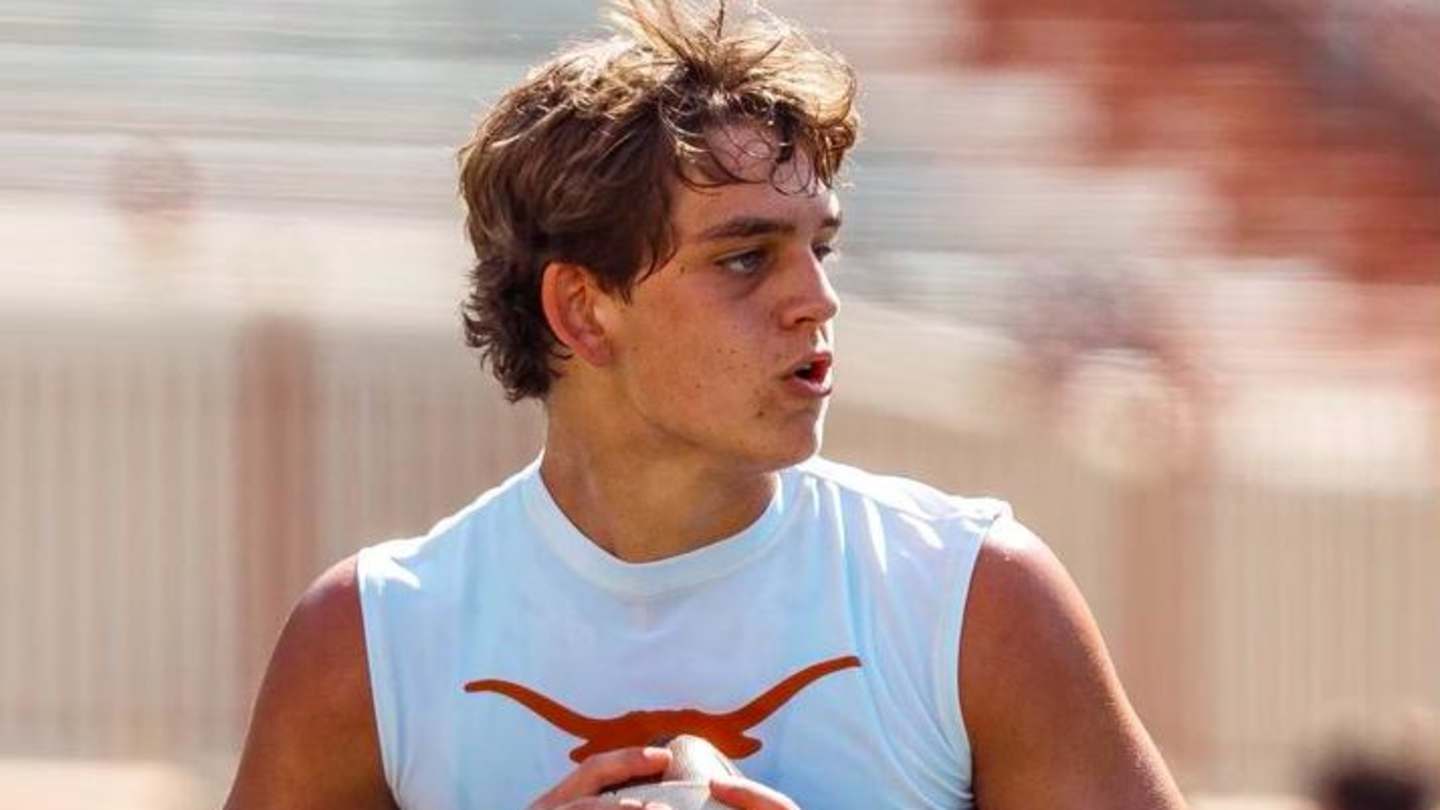 WATCH: Longhorns Signees Arch Manning and DeAndre Moore Put in ...