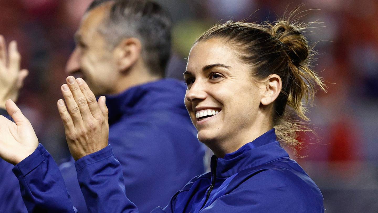 Alex Morgan Gifts Young USWNT Fan Signed Jersey After He Went Viral ...
