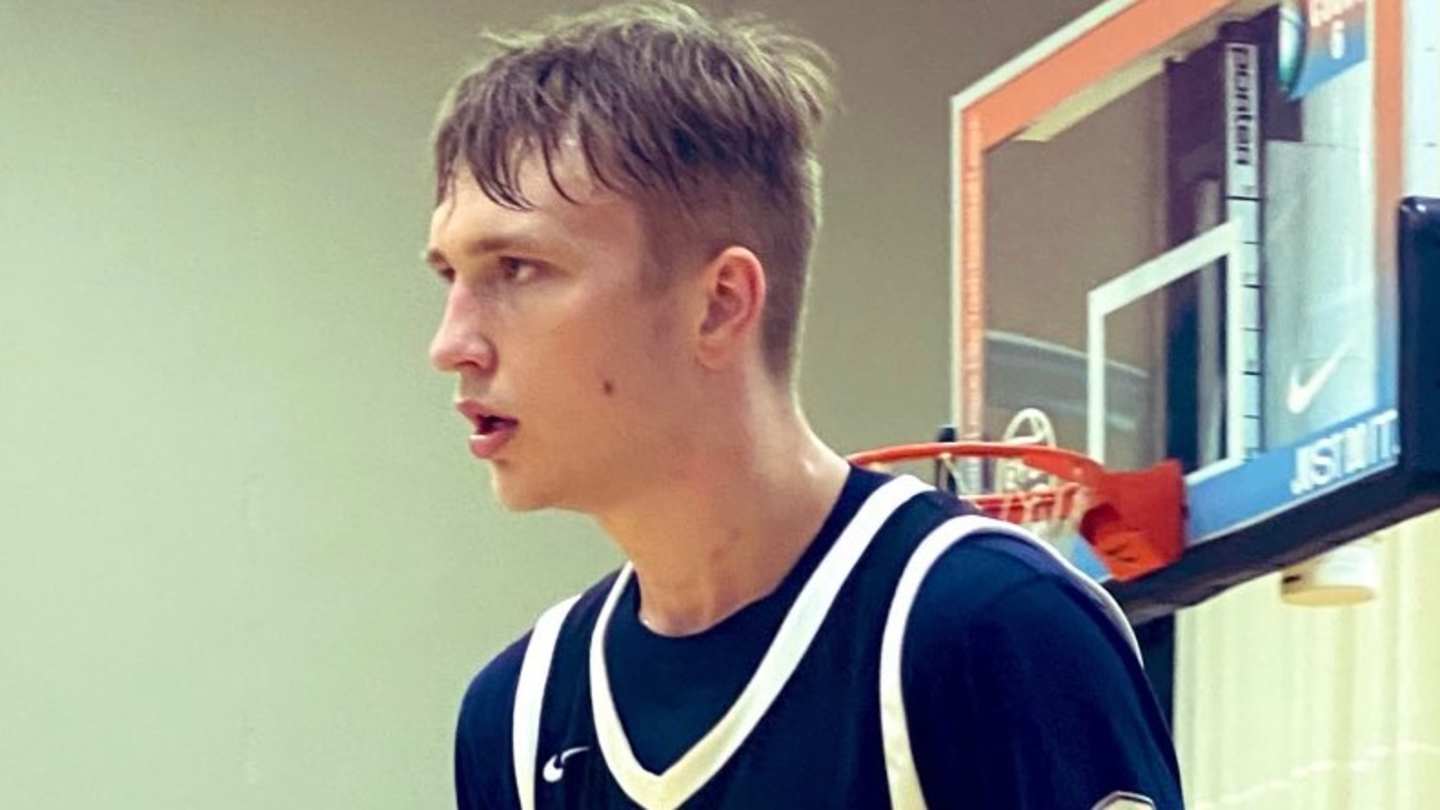 Oregon Forward Builds Basketball Following, Including UW - Sports ...