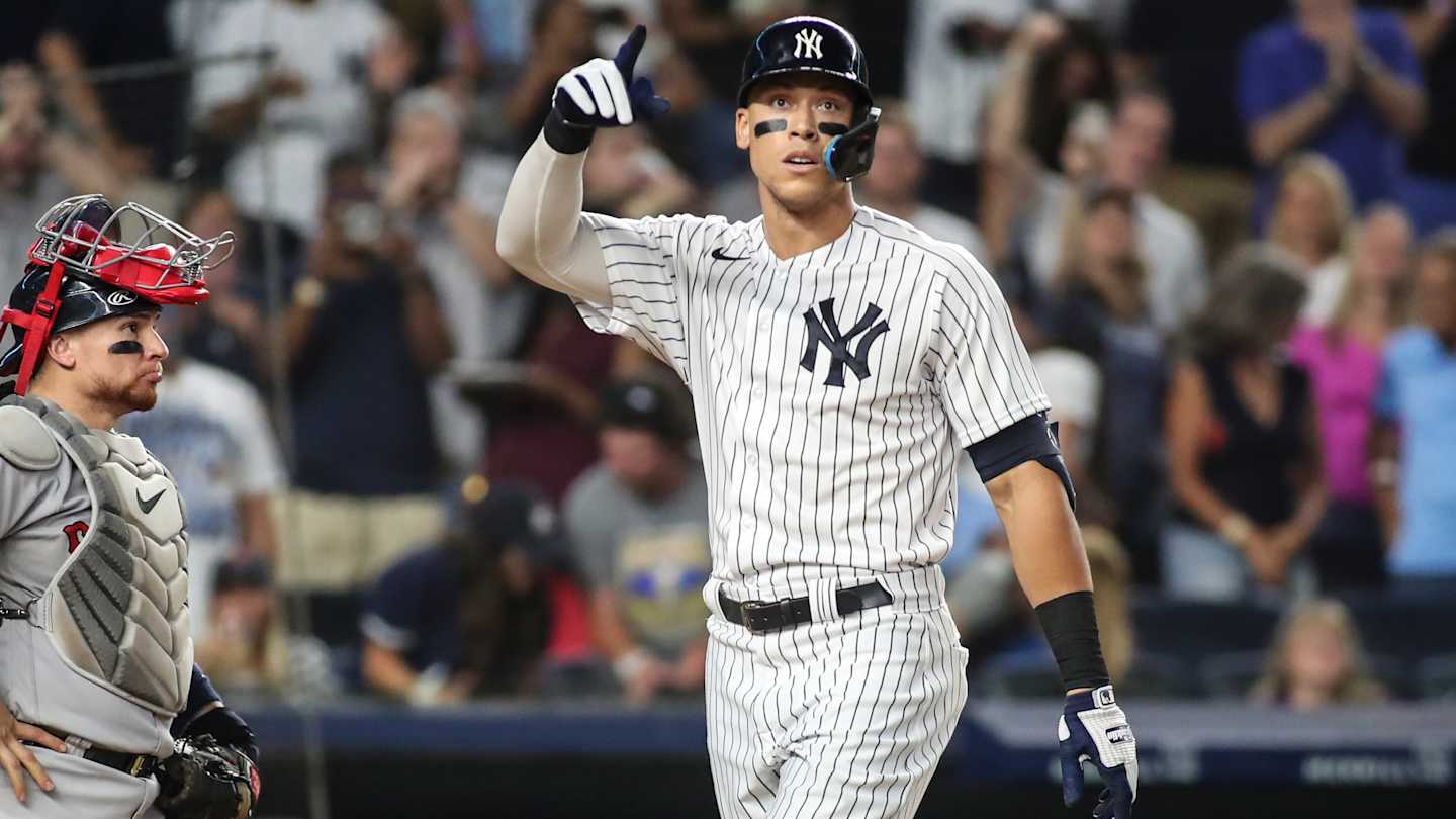 Aaron Judge Cut-Ins by ESPN Controversial With College Football Crowd ...