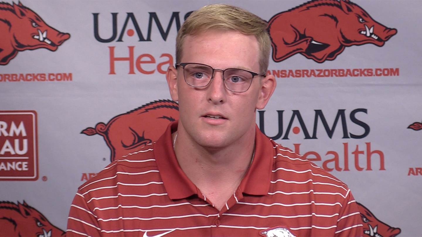 Walk-on Just Became Darling of Every Mom in Razorback Nation - Sports ...