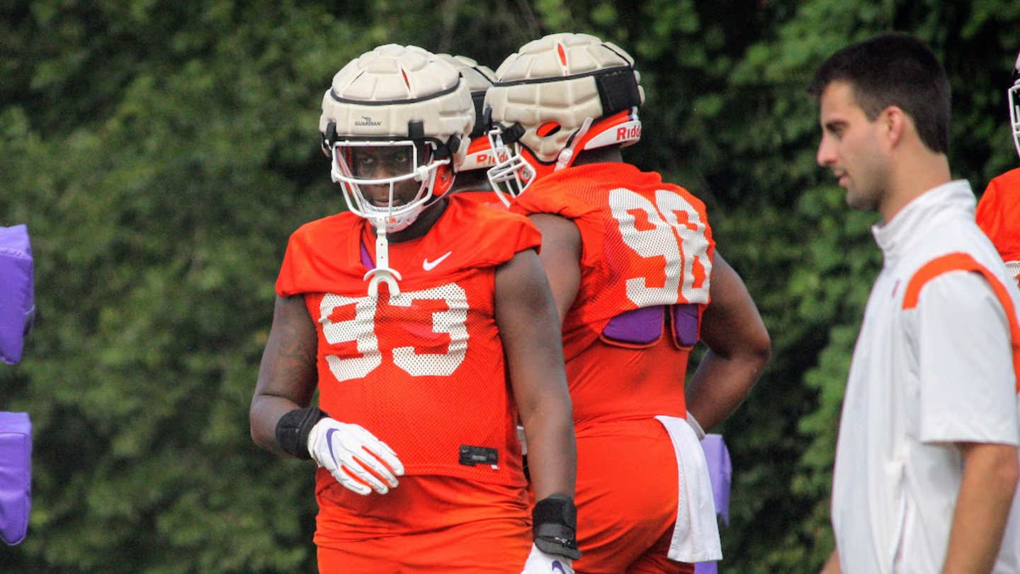 Freshman Campaign a Season of Growth for Clemson Tigers' DT Caden Story ...