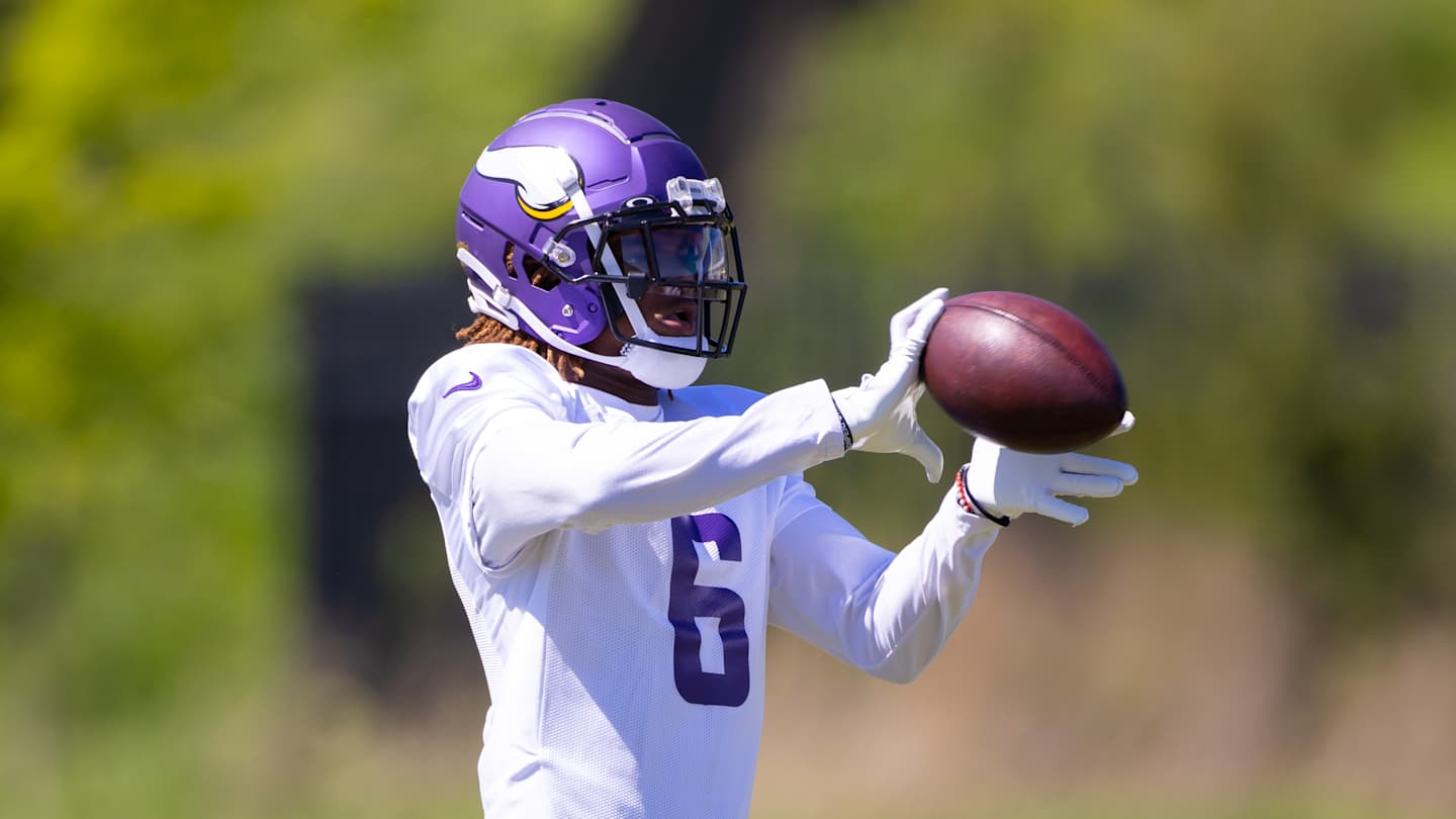 Lewis Cine is learning from his rookie moments - Sports Illustrated ...